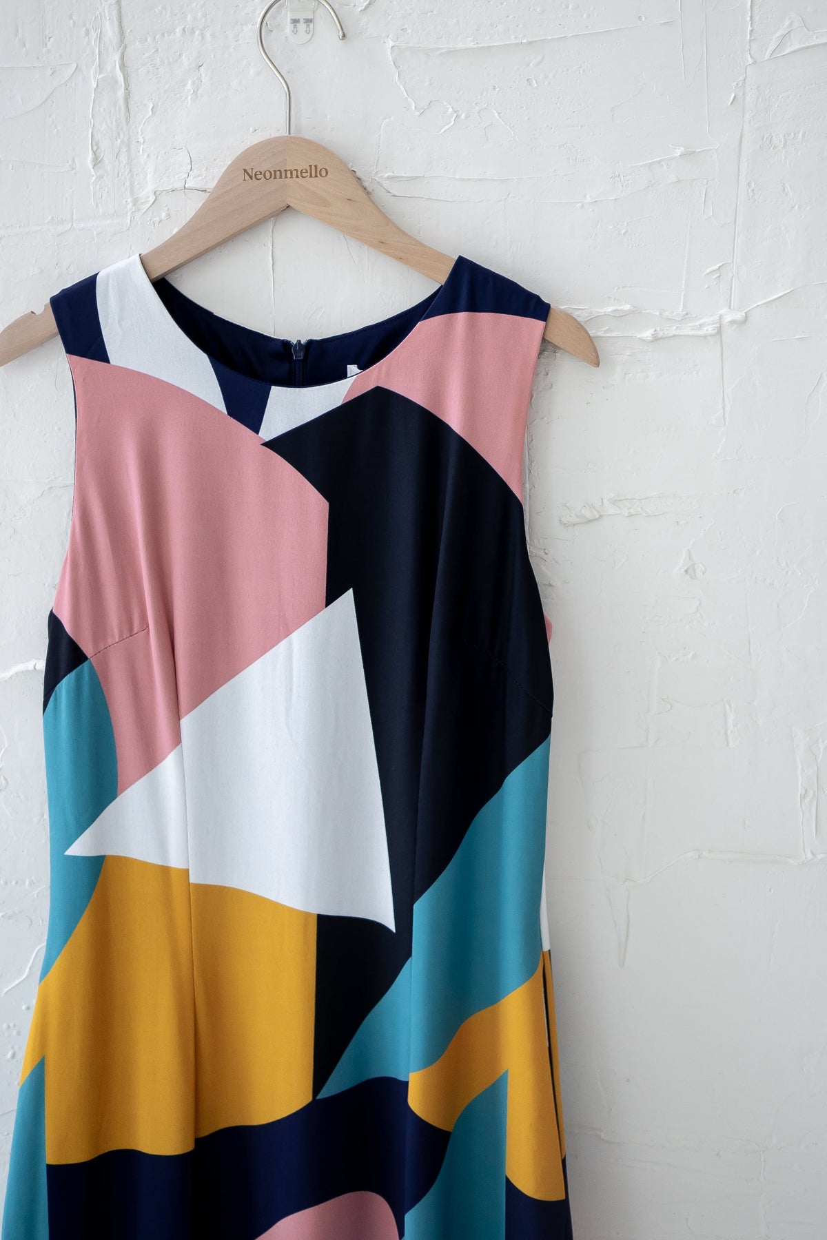 (FIRE DEAL) BREA ABSTRACT DROP HEM MIDI DRESS IN NAVY | NEONMELLO